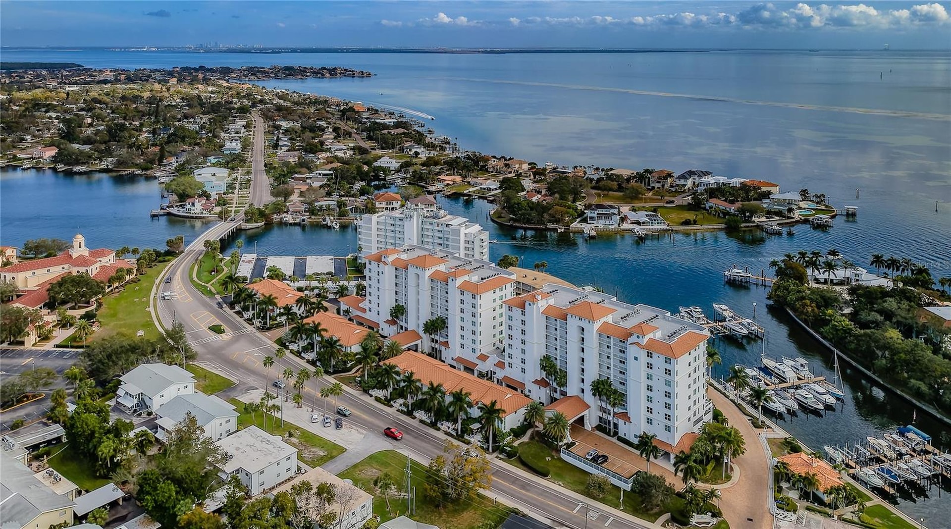 1325 Snell Isle Blvd NE #607 St. Petersburg, FL 33704 | MLS TB8373352