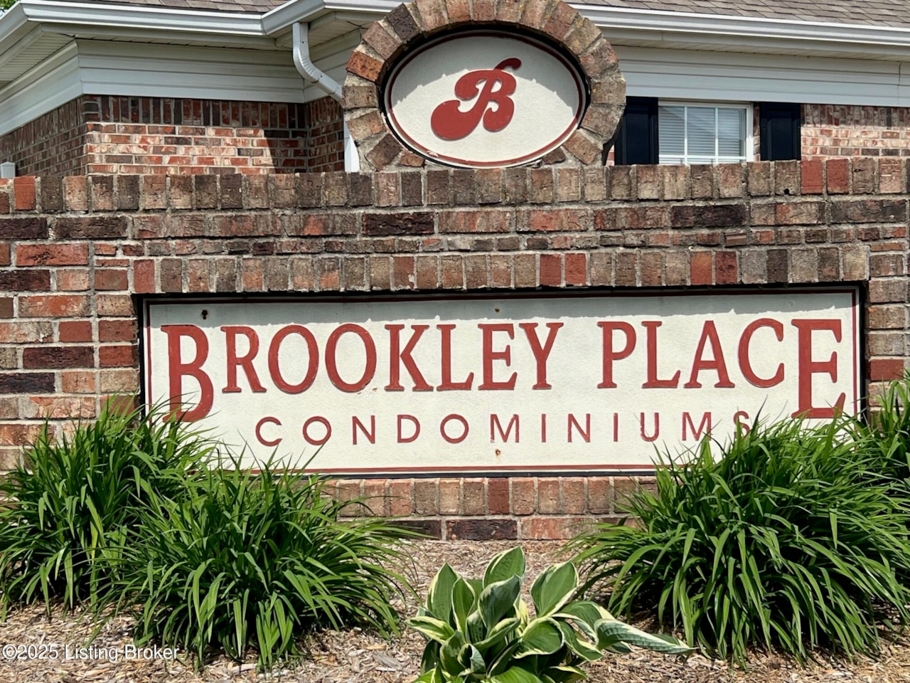 11010 Brookley Dr Louisville, KY 40229 | MLS #1686121