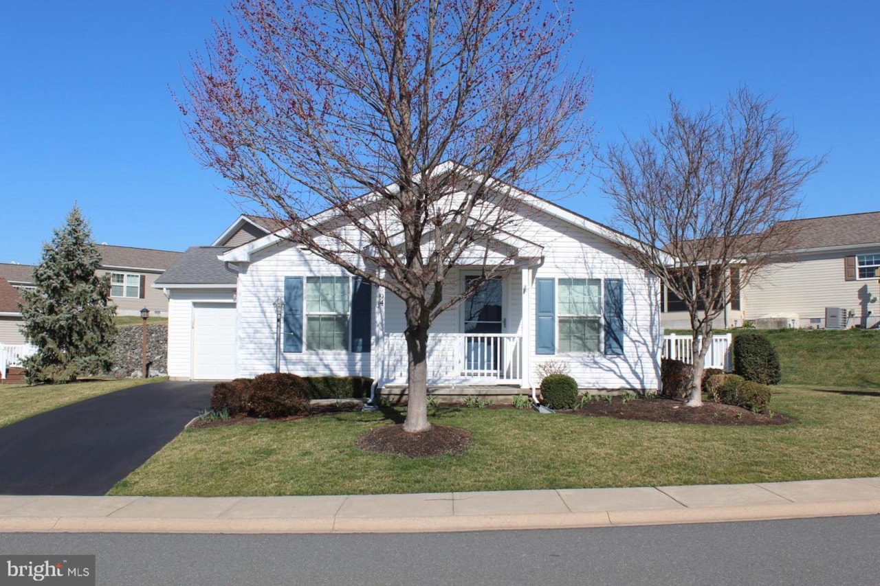 94 Westin RdDouglas Twp (10241)Welcome to Douglass Village, this Active ...