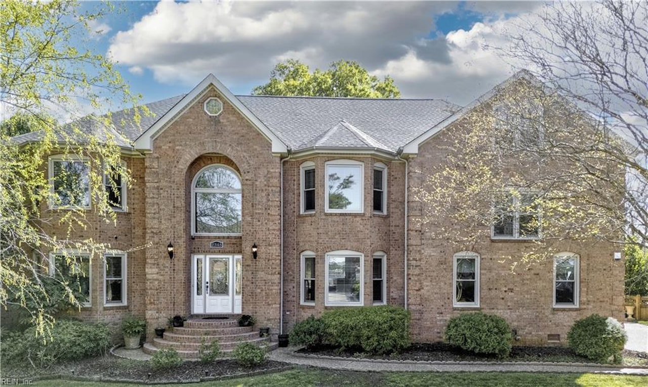 2348 Haversham Close Virginia Beach, VA 23454 | MLS 10574277