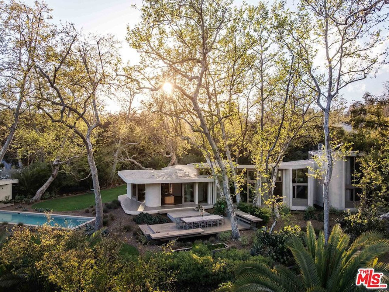 PHOTOS & DETAILS: 800 Brooktree Rd, Pacific Palisades, CA 90272 For Sale - MLS #25537321 ...