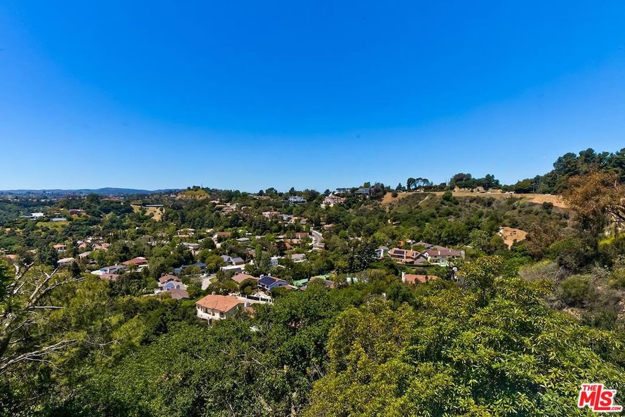 PHOTOS & DETAILS: 13490 Firth Dr, Beverly Hills, CA 90210 For Sale ...