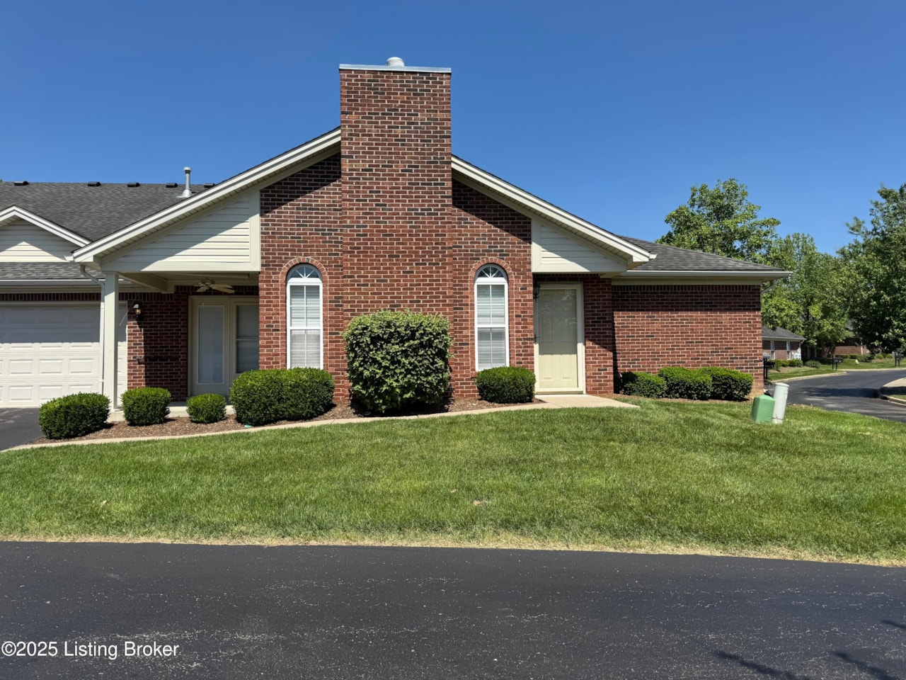 5100 April Lake Ct, Louisville, KY 40272 - Woodridge Lake $210,000