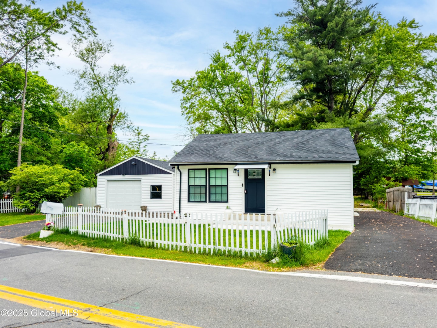 15 Schaffer Dr Cohoes, NY 12047 | MLS 202517518