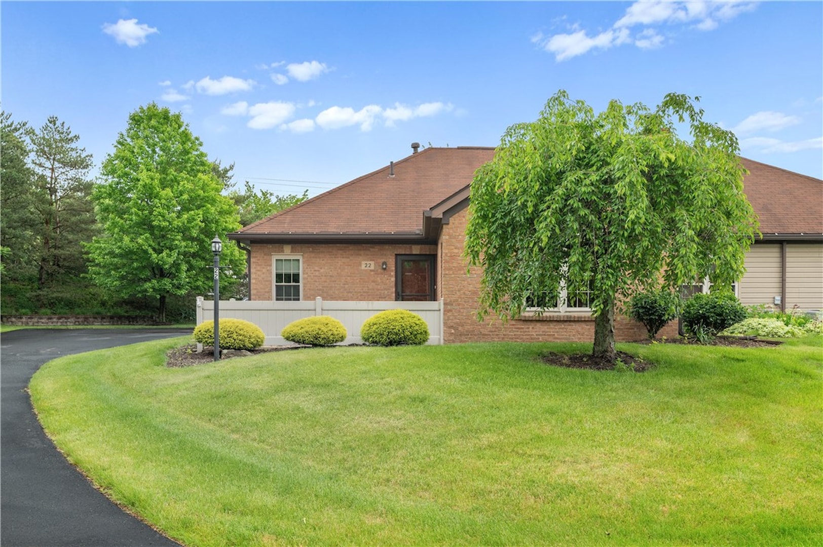 22 Ashford Dr, Cranberry Twp, PA 16066 - MLS #1702143