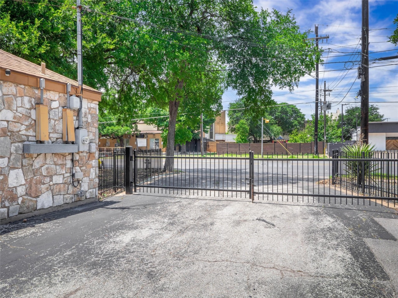 4409 Menchaca RD, Austin, TX 78745 | MLS# 8842519 | Ford Place 01 ...