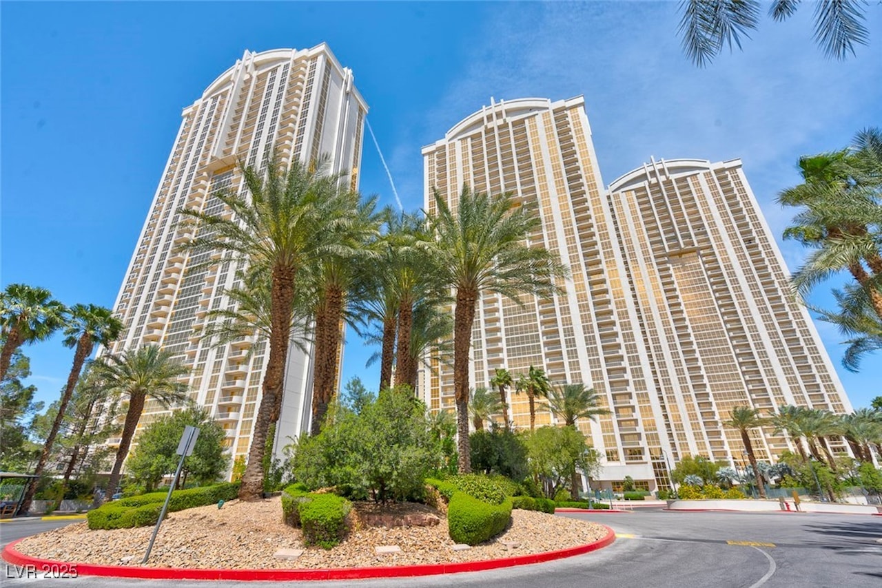 125 E Harmon Ave #2907 Las Vegas, NV 89109 | MLS 2680518