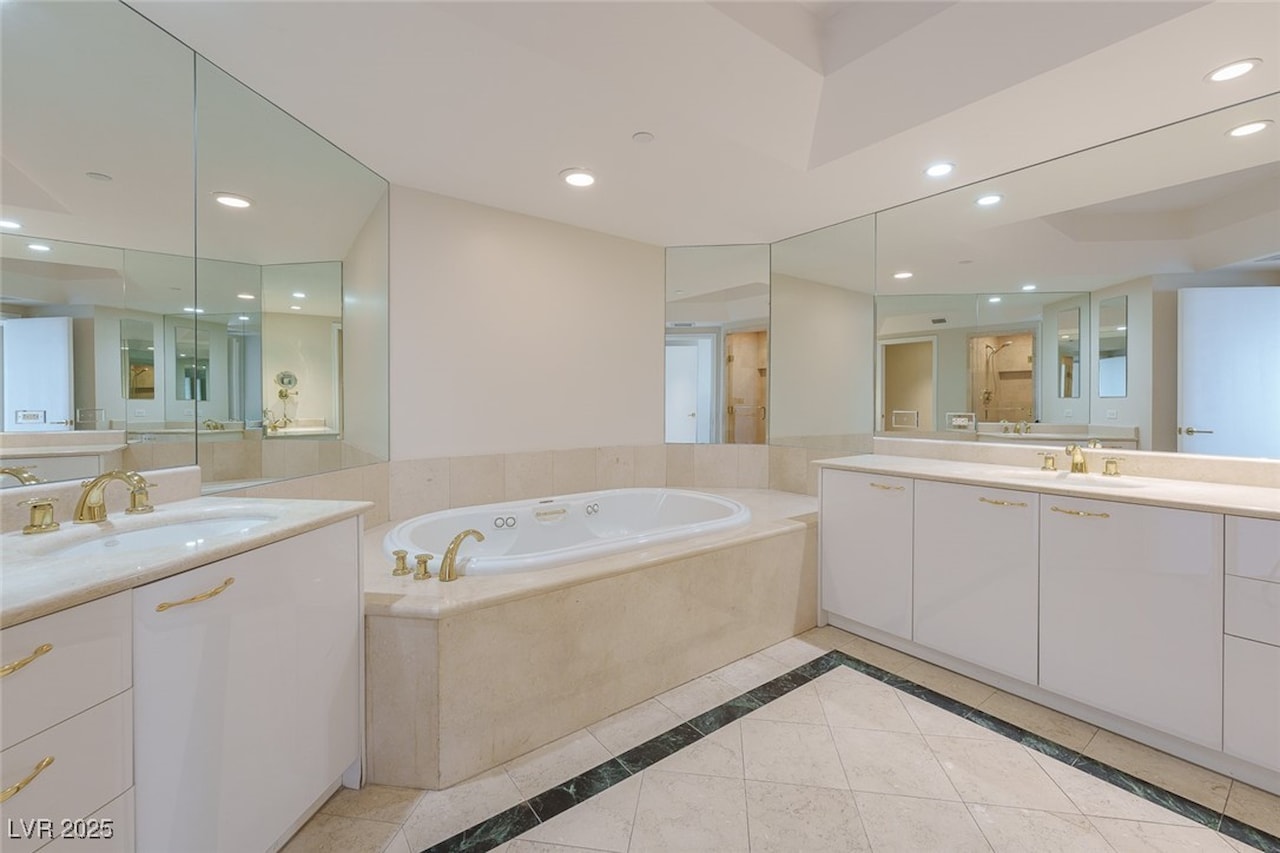 2747 Paradise Rd #2305 Las Vegas, NV 89109 | MLS 2687972