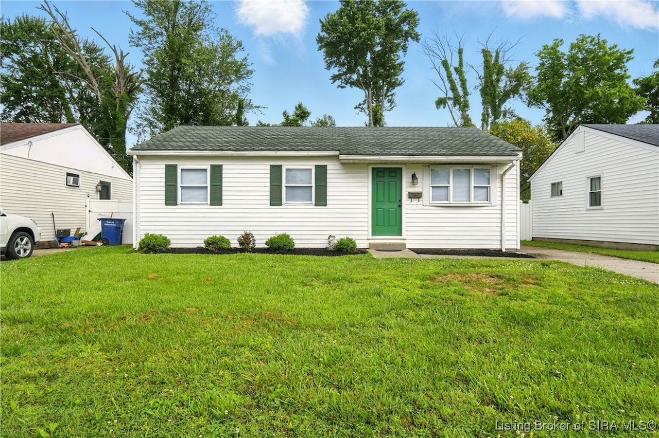 318 Villa Dr Sellersburg, IN 47172 | MLS 202508628