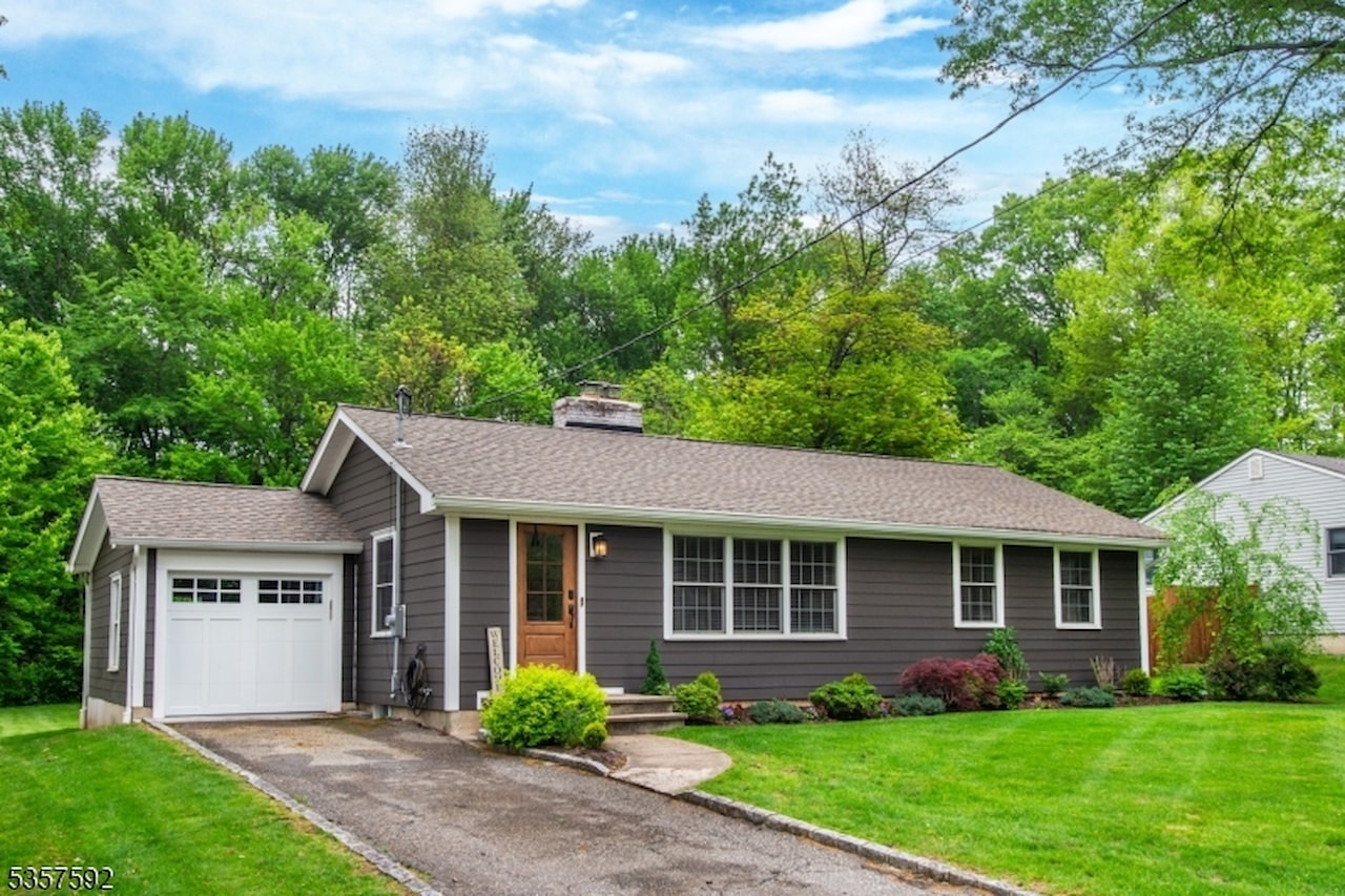 52 Warren St Hanover Twp., NJ 07981 | The Maggee Miggins Group