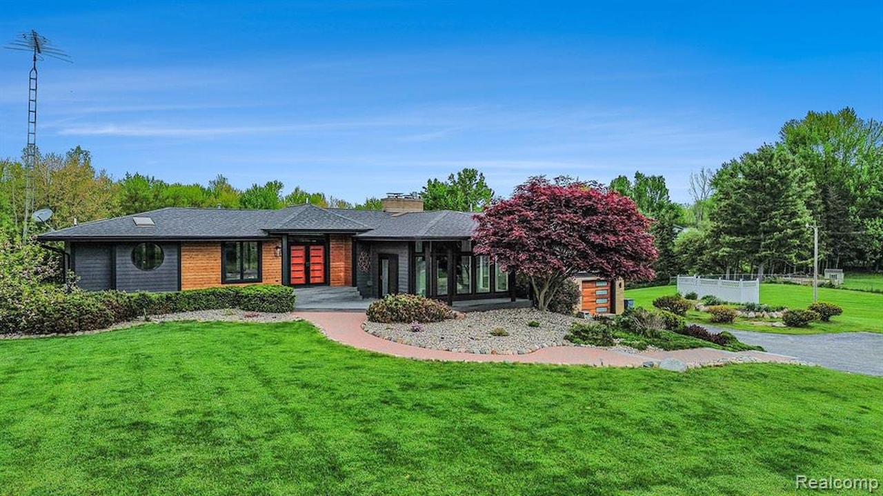 8411 Jordan Rd Atlas Twp, MI 48439 | MLS 20250035383