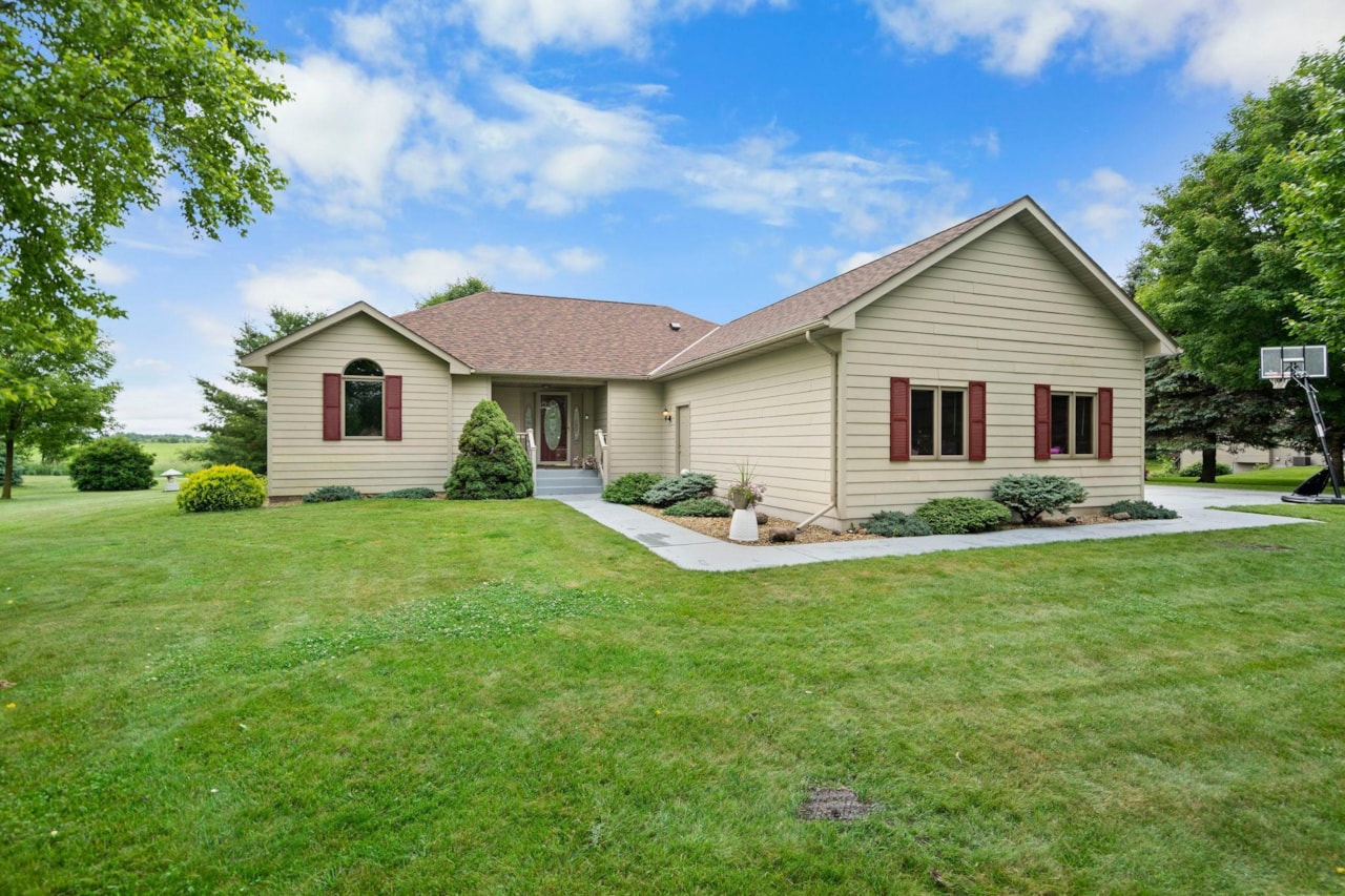 2012 Highland Circle E Comfort Twp, MN 55051 | MLS 6739174