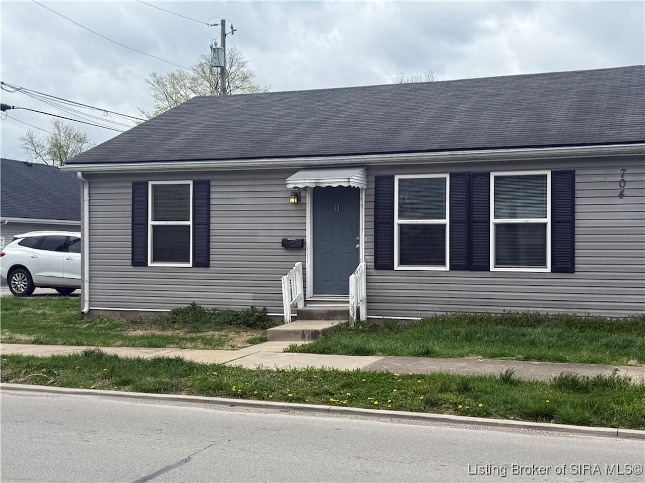 704B E Utica St Sellersburg, IN 47172 | MLS 202507927
