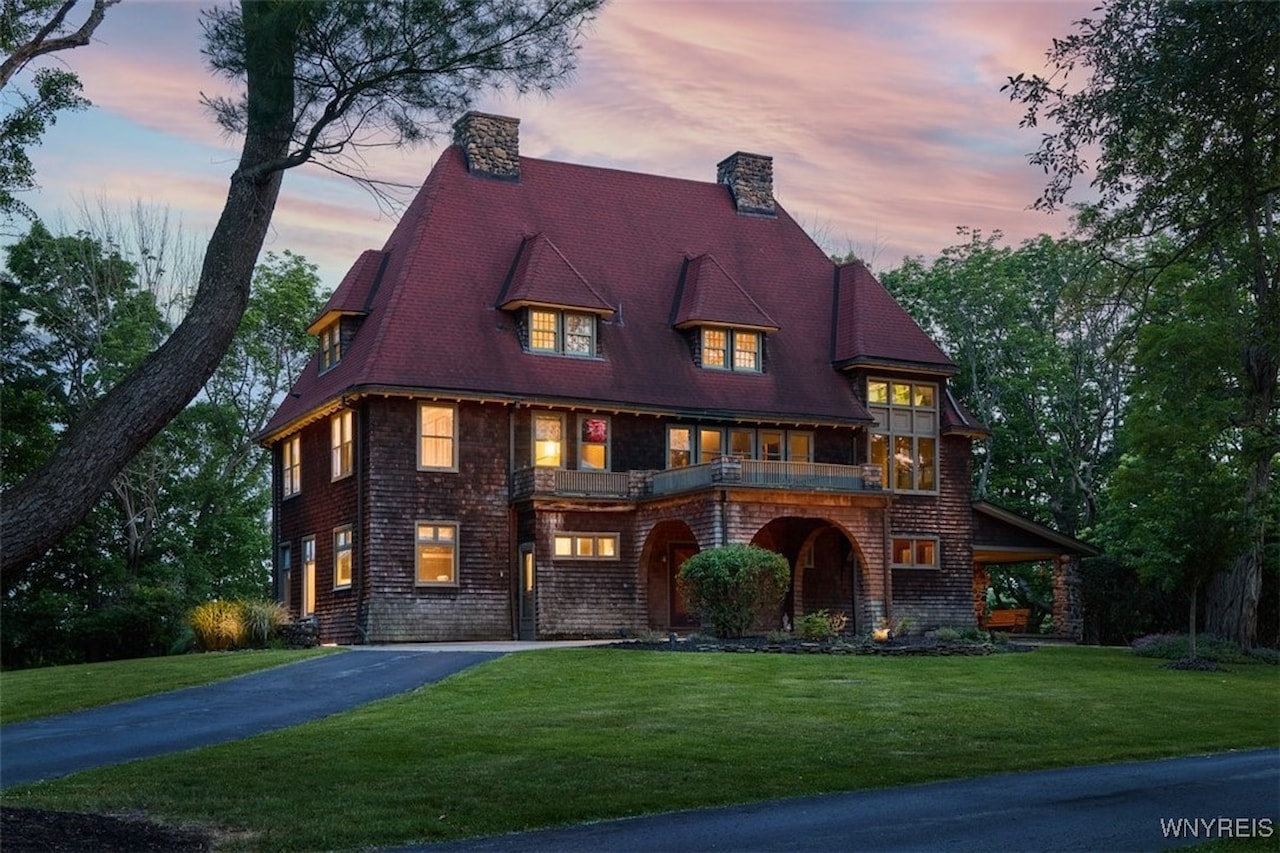 99 Gypsy Ln East Aurora, NY 14052 | MLS B1617388