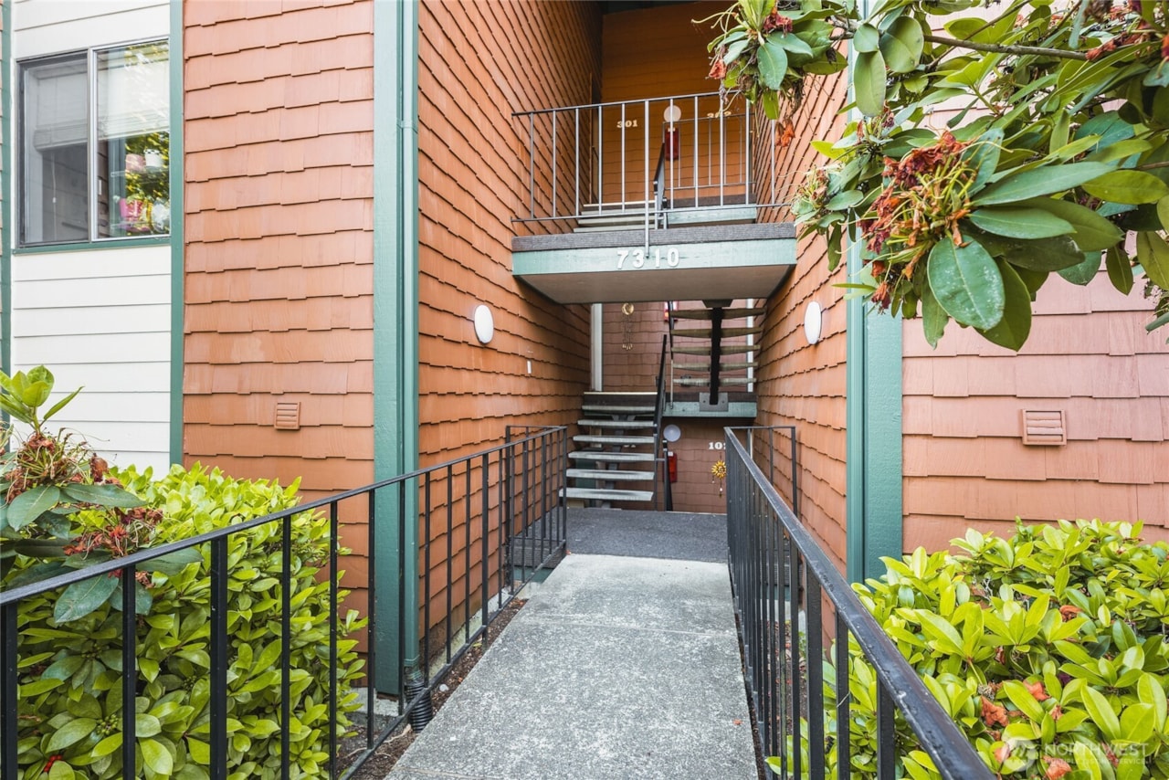 7310 N Skyview Ln #J-301 Tacoma, WA 98406 | MLS® 2403939