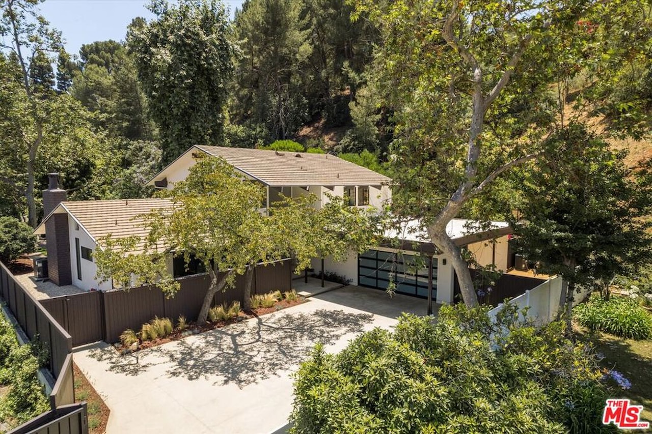PHOTOS & DETAILS: 2313 Banyan Dr, Los Angeles, CA 90049 For Sale - MLS ...