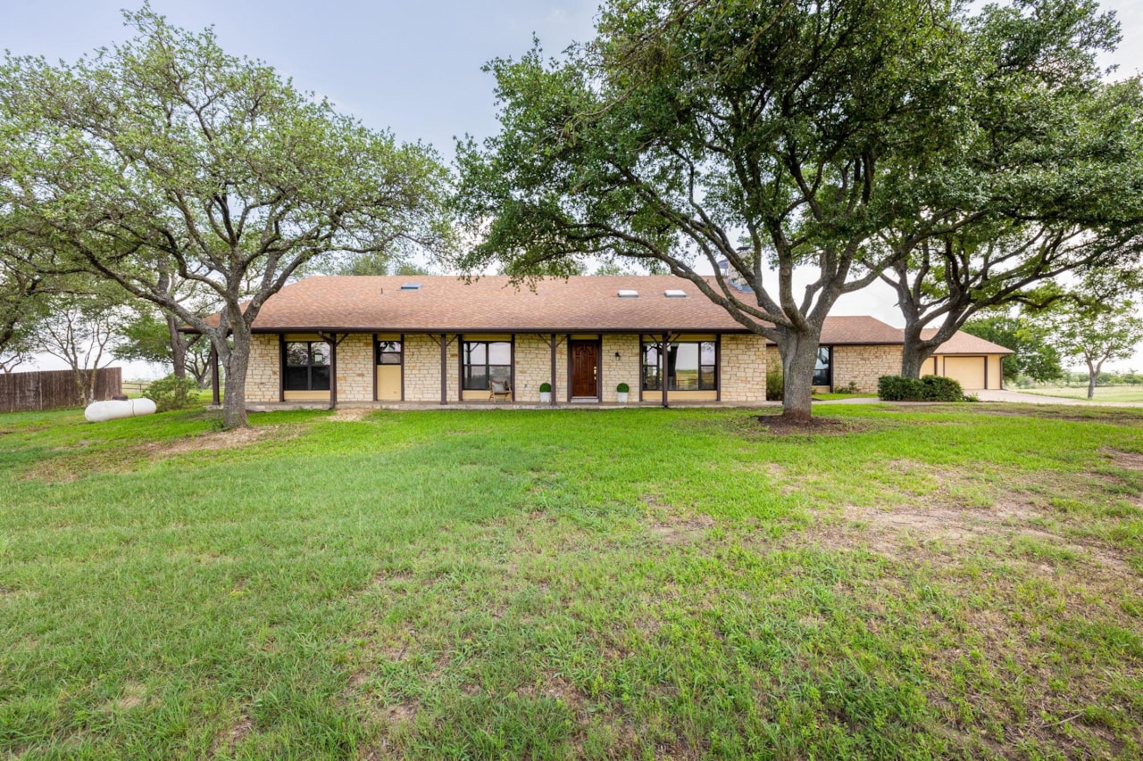 800 County Road 458 RD, Coupland, TX 78615 | KnoxRE.com