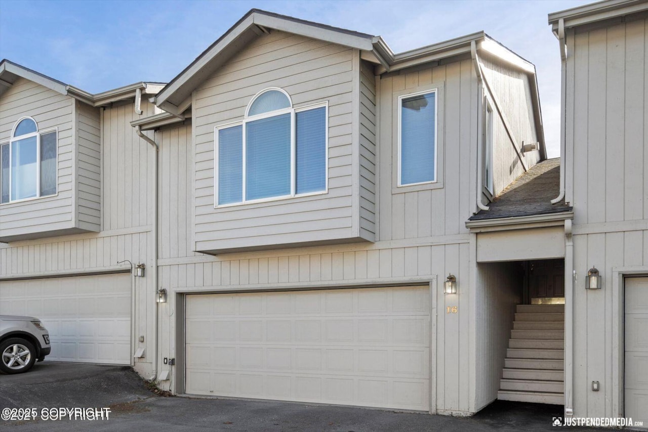 211 Dailey Ave #16 Anchorage, AK 99515 | MLS 25-9289