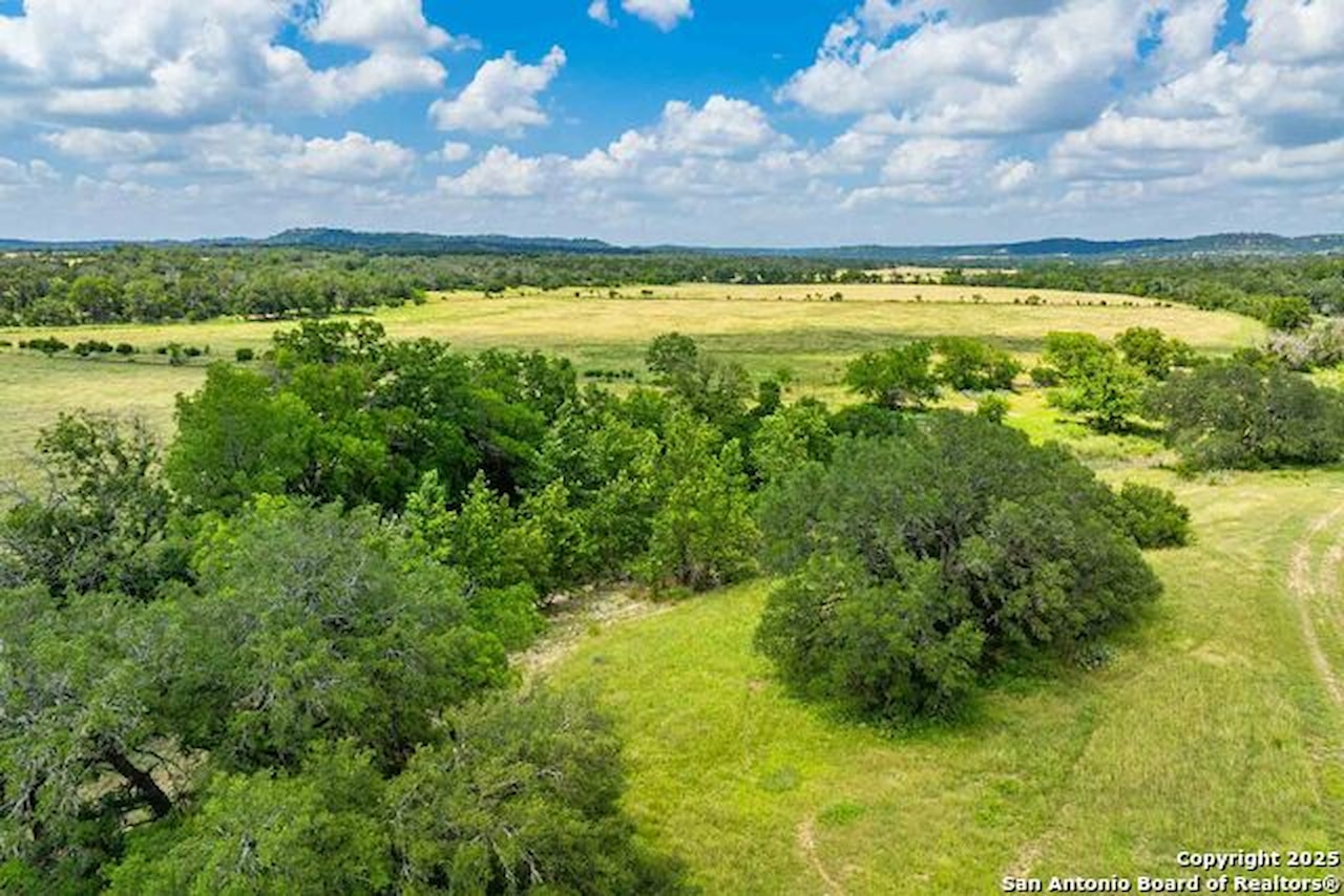 For sale 8 Cypress Creek Rd Comfort, TX farm for sale
