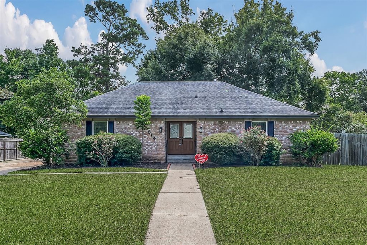 27314 Farmcreek Drive, Huffman, TX 77336 - home for sale