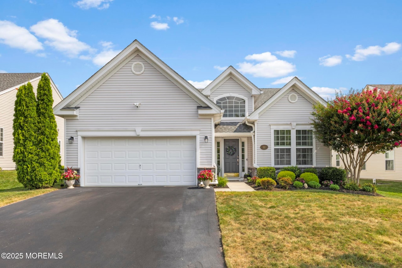 44 Honeysuckle Dr Manahawkin, NJ 08050 | MLS 22523230