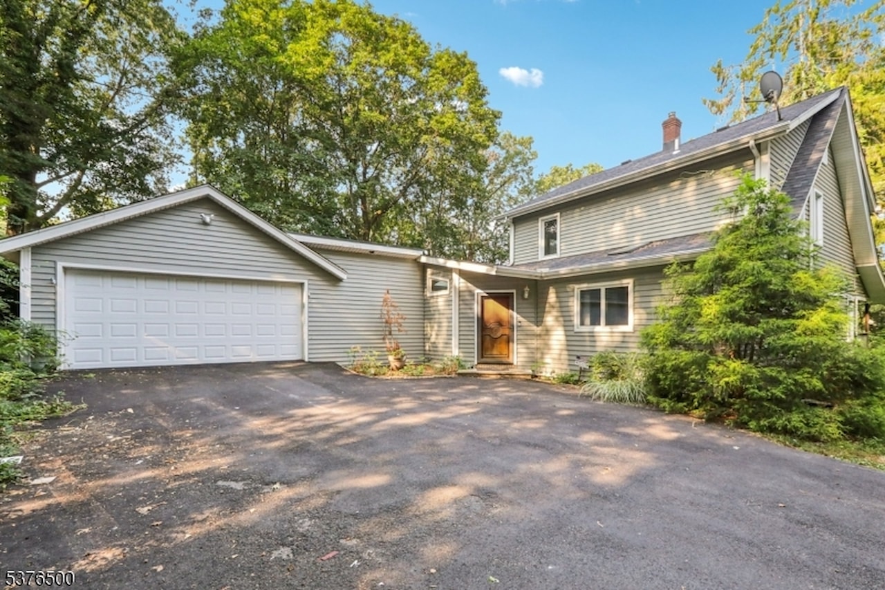 476 Terhune Dr Wayne Twp., NJ 07470 | MLS 3979572