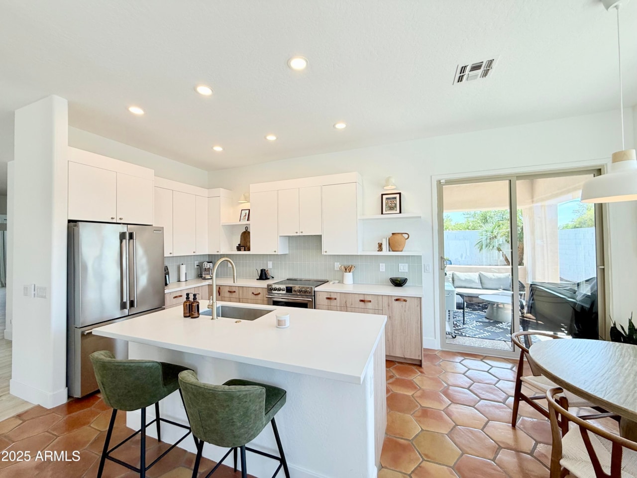 3929 E Carter Dr Phoenix, AZ 85042 | MLS 6902040