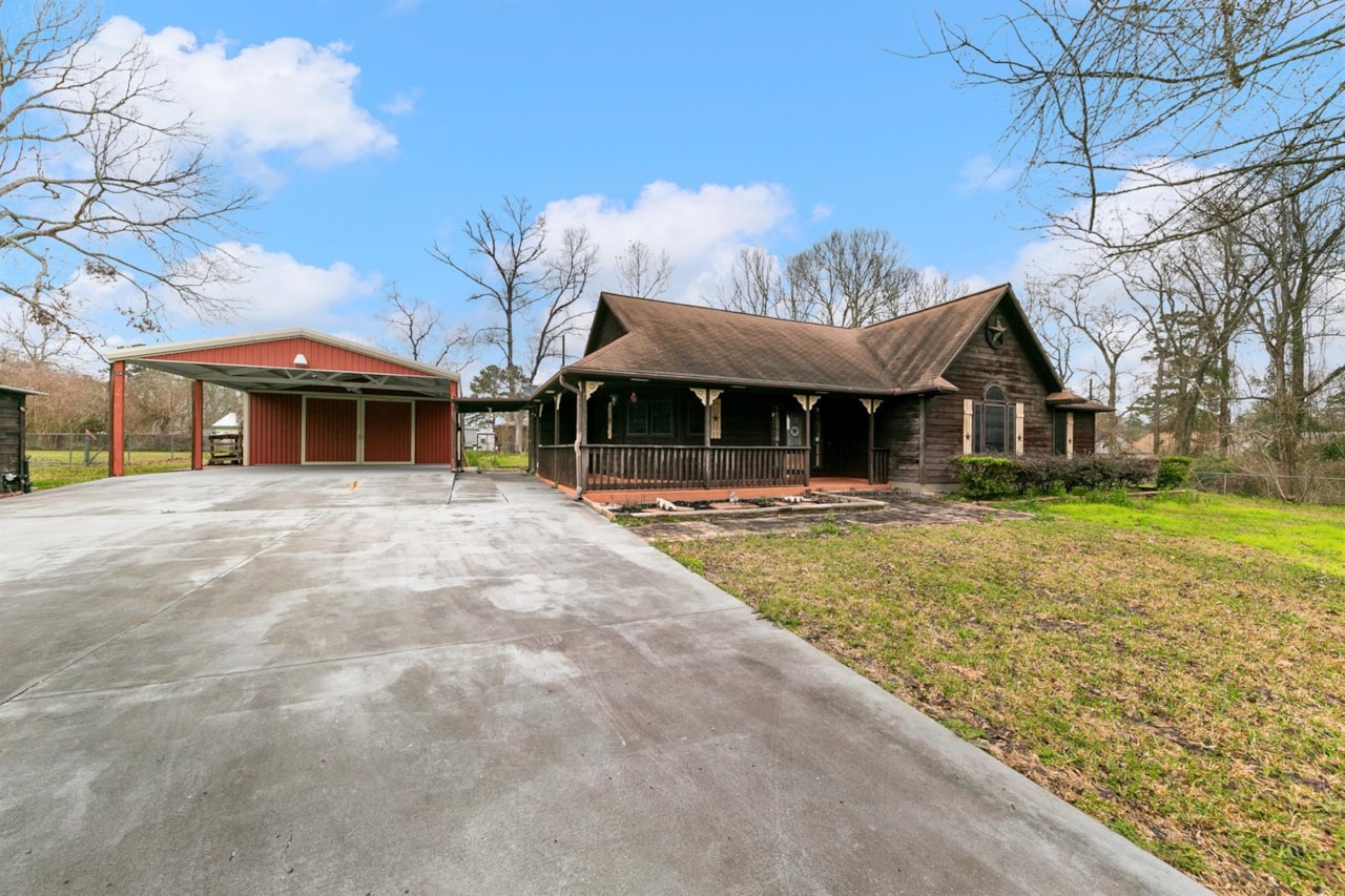 223 Sparkling Water Drive, Huffman, TX 77336 - home for sale