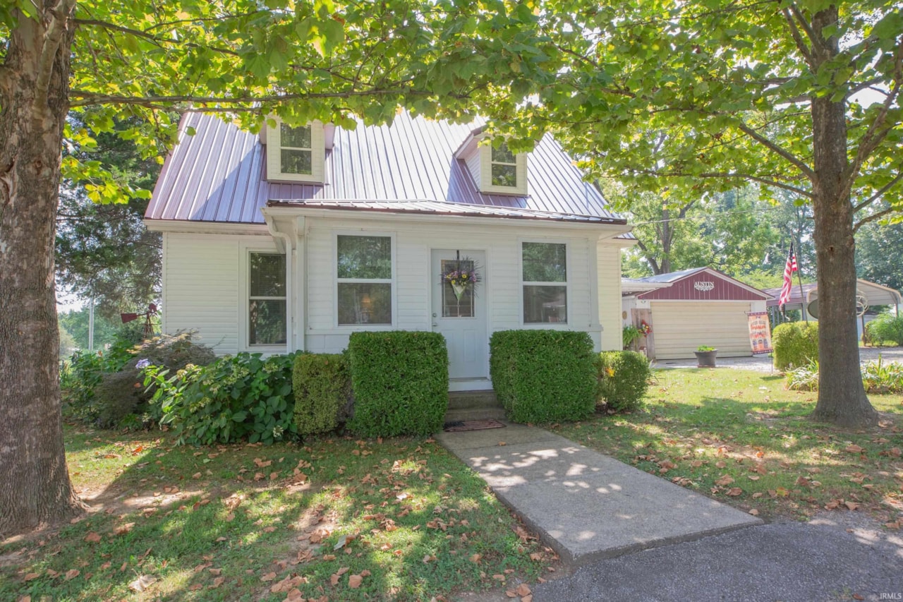 207 N Smith Street Owensville, IN 47665 | MLS 202532414