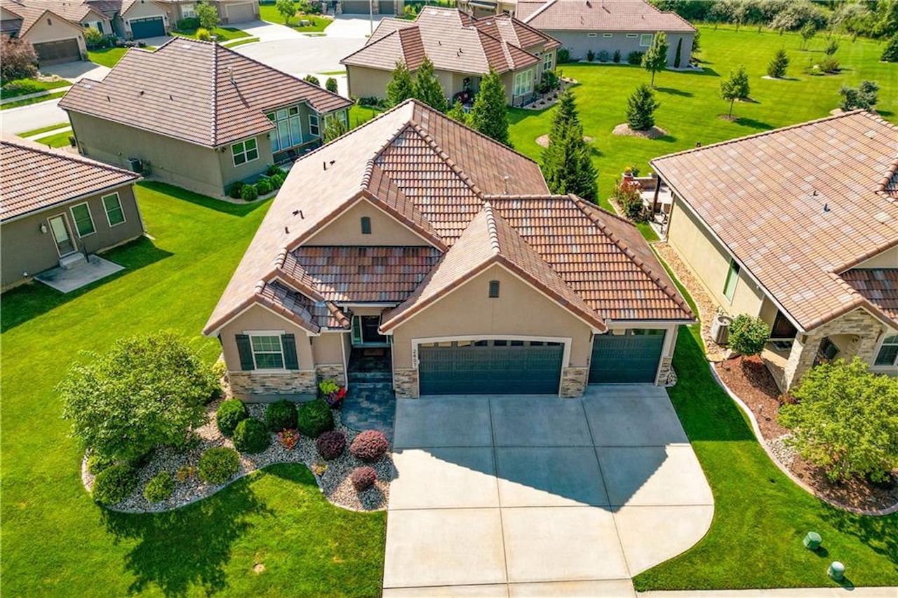 2807 SW Corinth Dr, Lee's Summit, MO 64081 | Ask Cathy