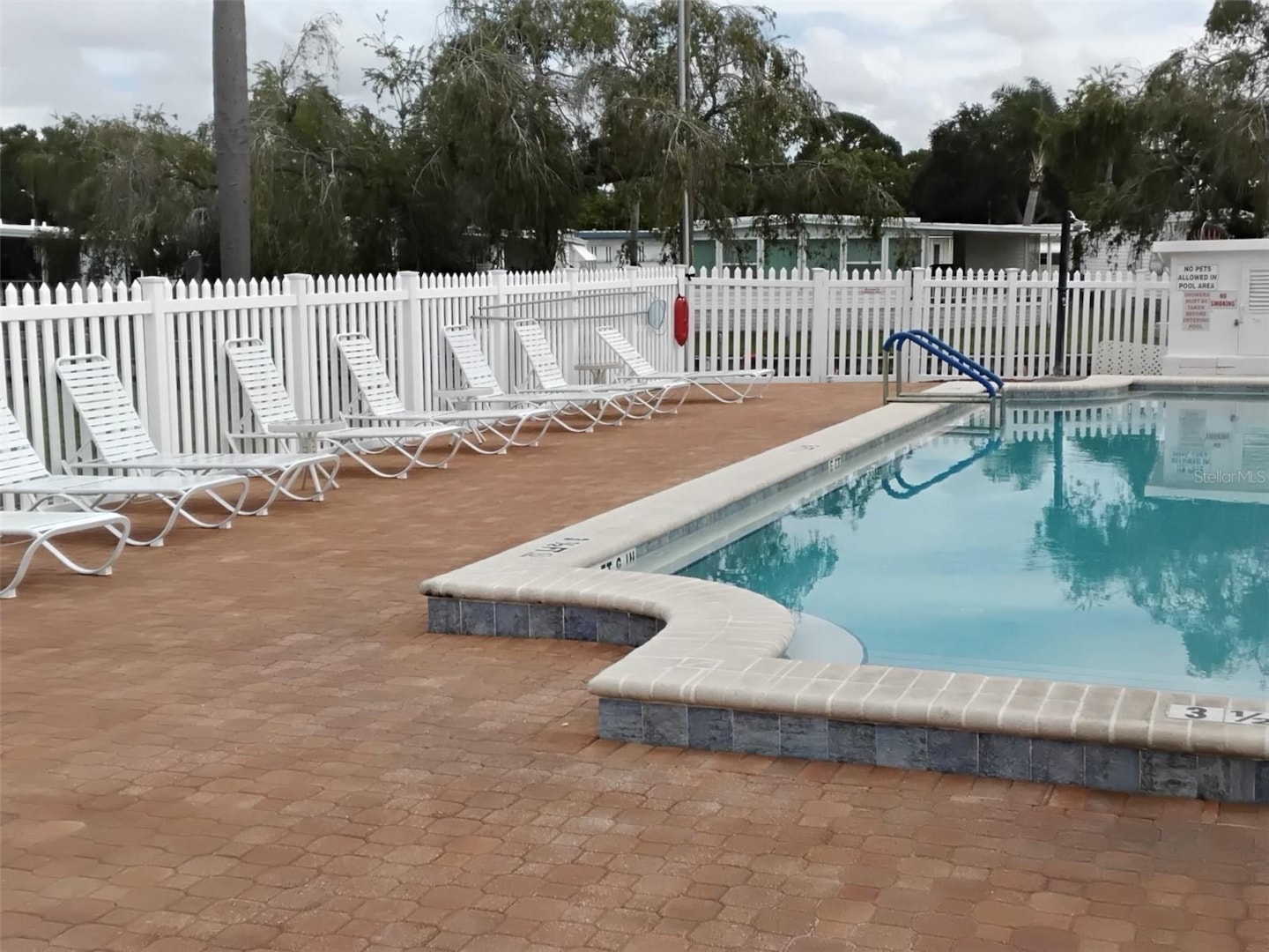 10118 N Lake Dr #30 Largo, FL 33773 | MLS TB8418837