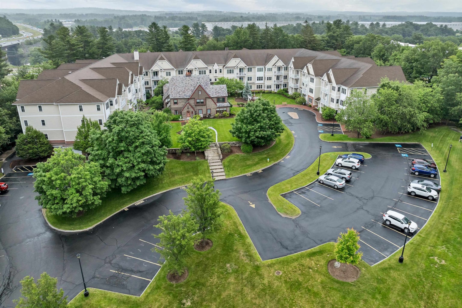 Colliston Yard Nashua, 160 Daniel Webster Hwy #331, NH, condo for sale ...