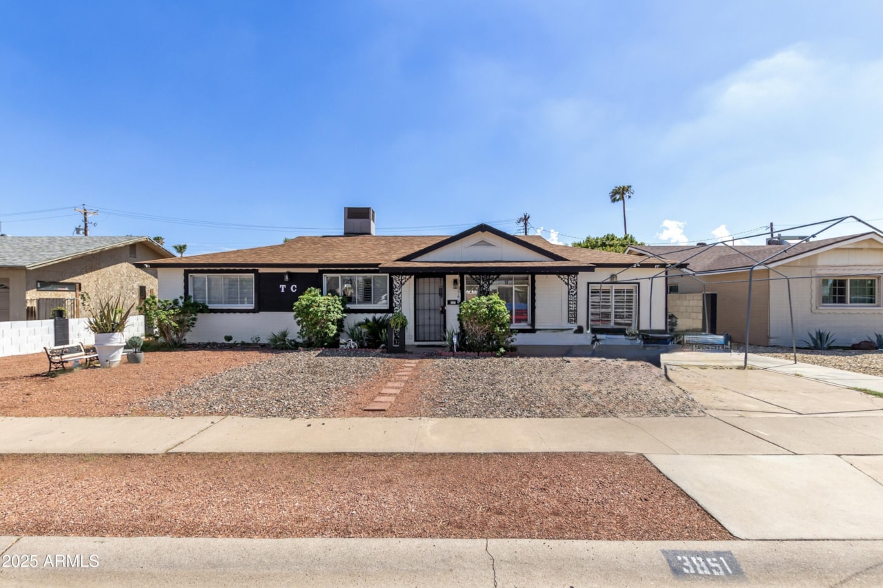 3851 W Solano Dr Phoenix, AZ 85019 | MLS 6912884
