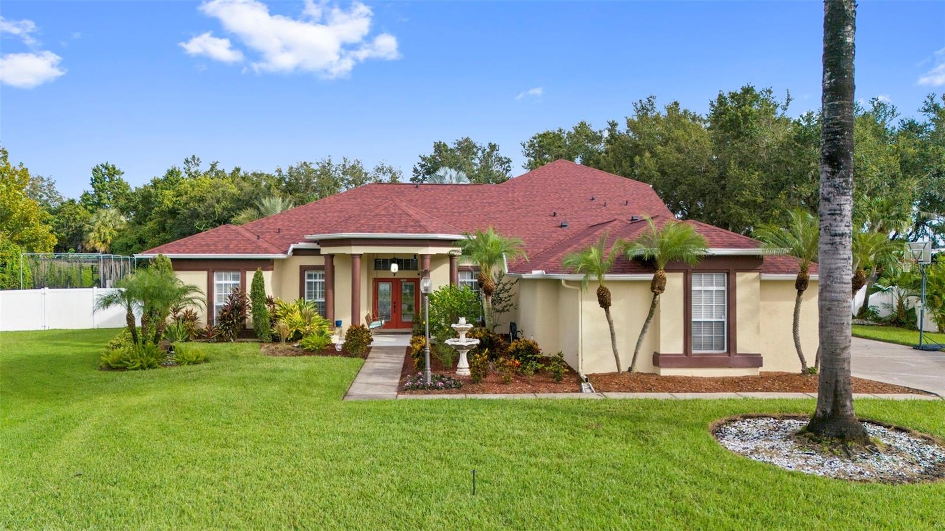 2818 Mossy Timber Trl - Valrico, FL 33596 - Twin Lakes Prcl E2