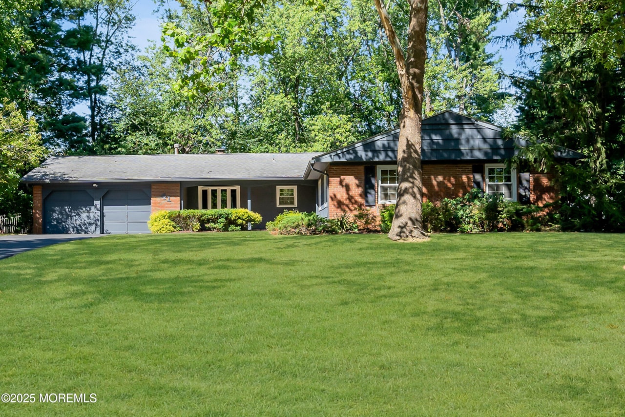 41 Livingston Ln Manalapan, NJ 07726 | MLS 22526656