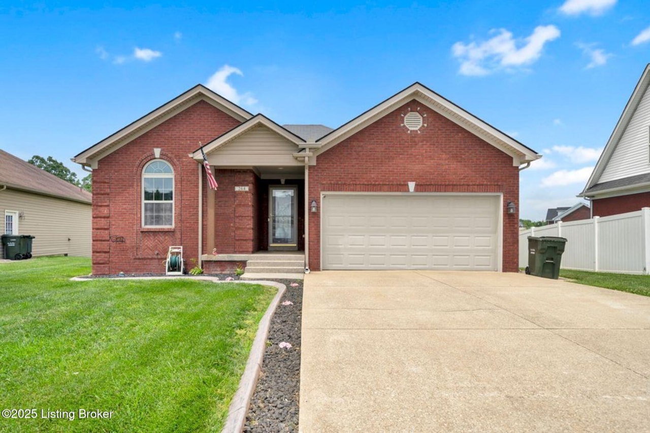 264 Meadowcrest Dr Mt Washington, KY 40047 | MLS 1697684