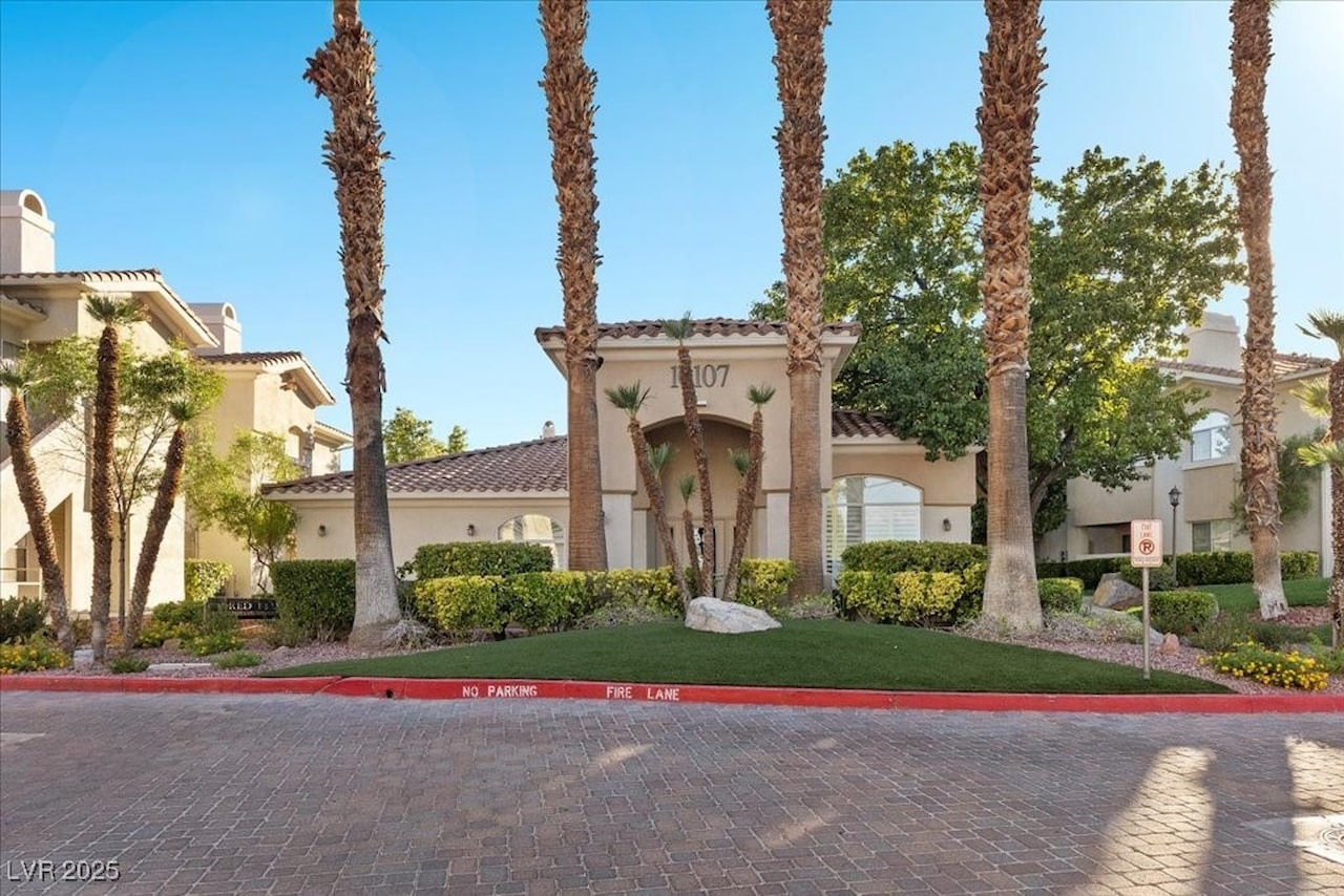 1521 Ruby Cliffs Ln #104 Las Vegas, NV 89144 | MLS 2717303