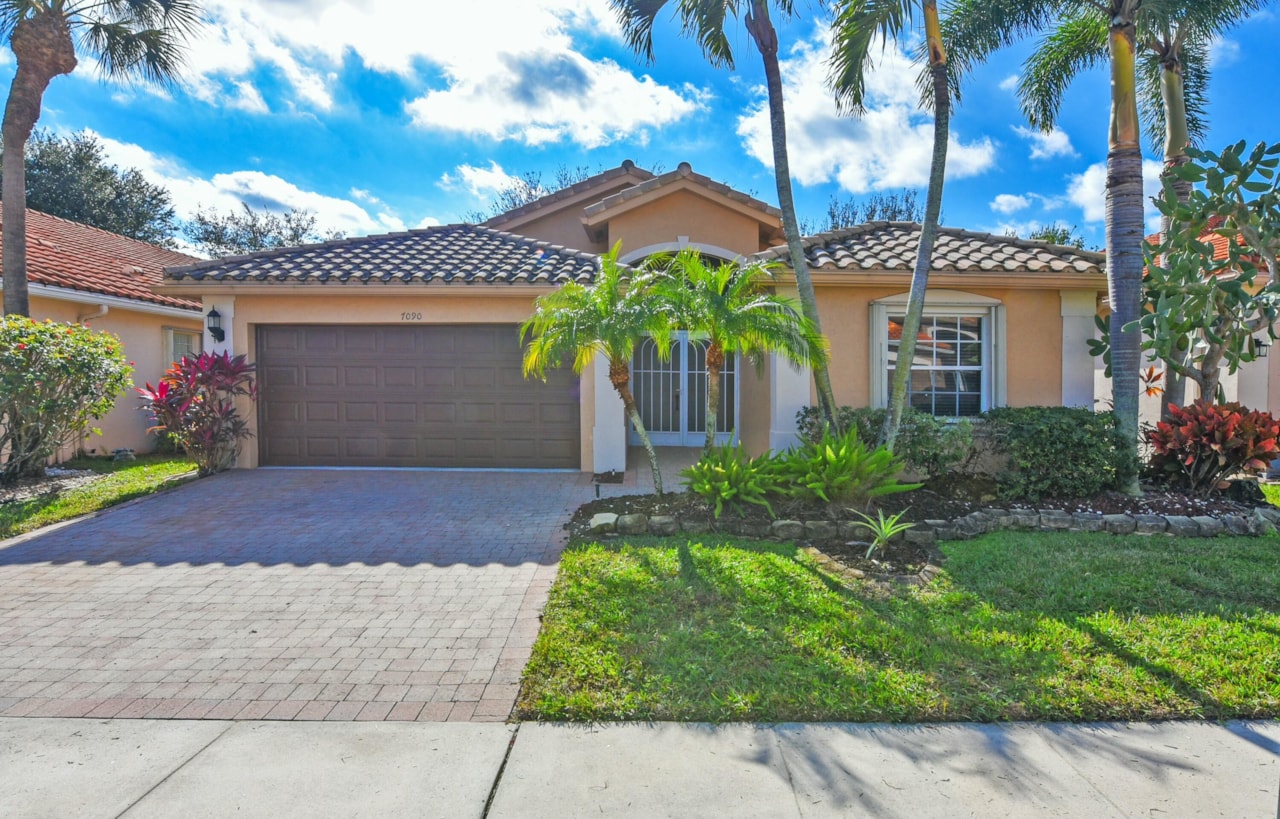 7090 Catania Drive Boynton Beach, FL 33472 | MLS R11052508