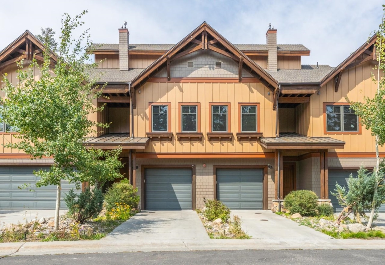 1295 West Bear Lake Drive Woodwinds #22 Mammoth Lakes, CA 93546 | MLS 250667