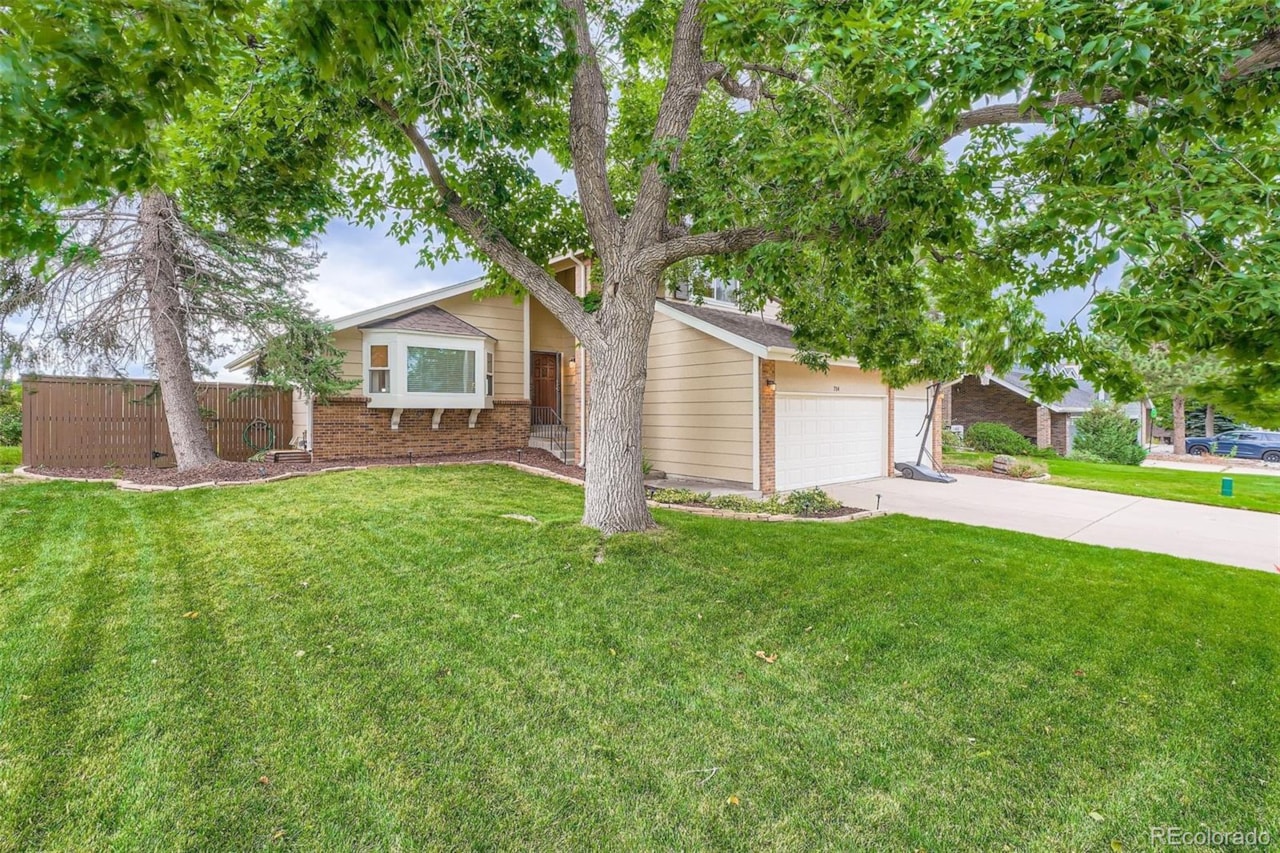 714 Old Stone Dr Northridge Welcome to this 4-bedroom, 3-bath split ...
