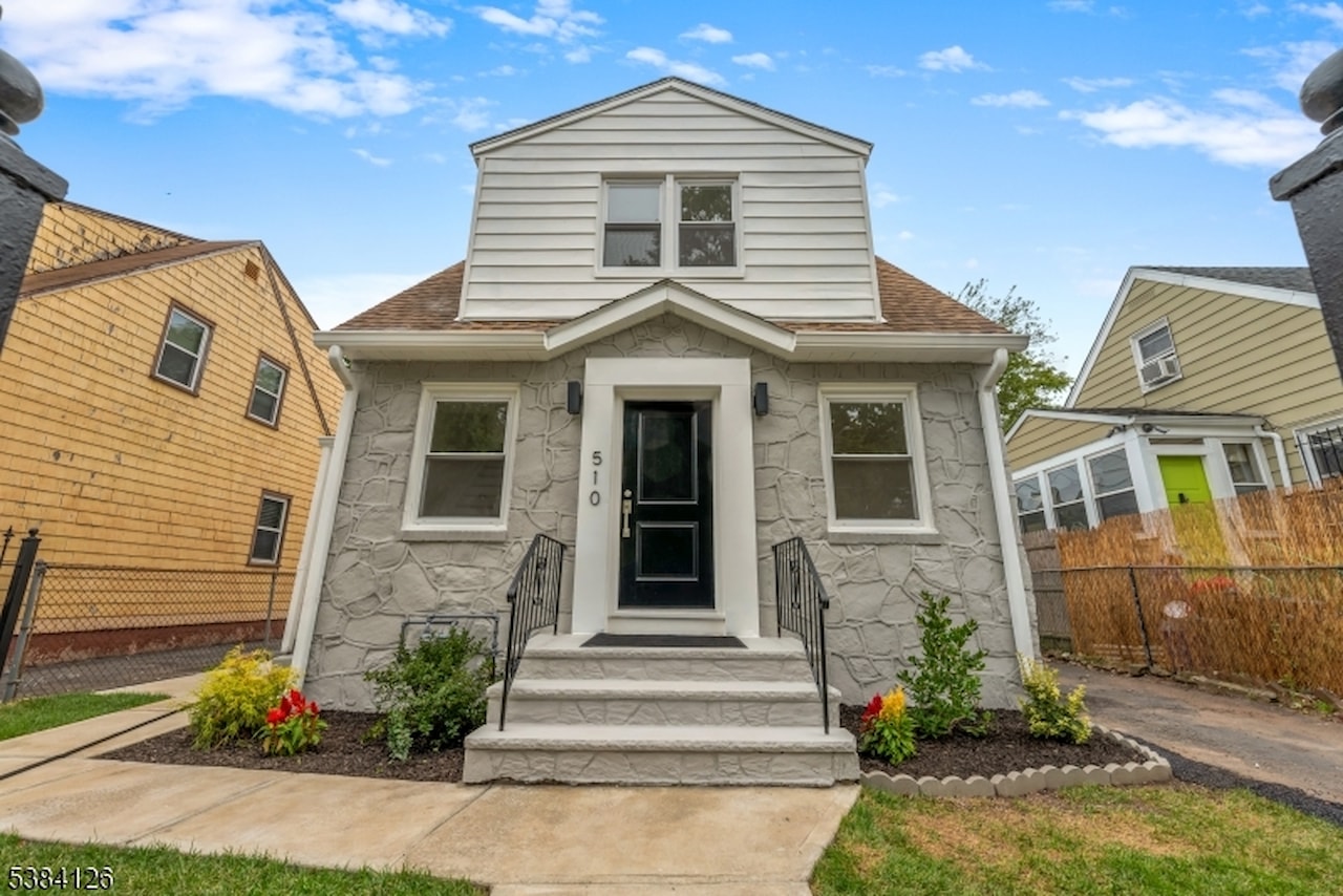 510 Halsted St East Orange City, NJ 07018 | The Maggee Miggins Group