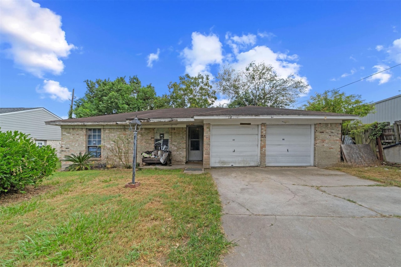 717 Phyllis Court, Conroe, TX 77303 - home for sale