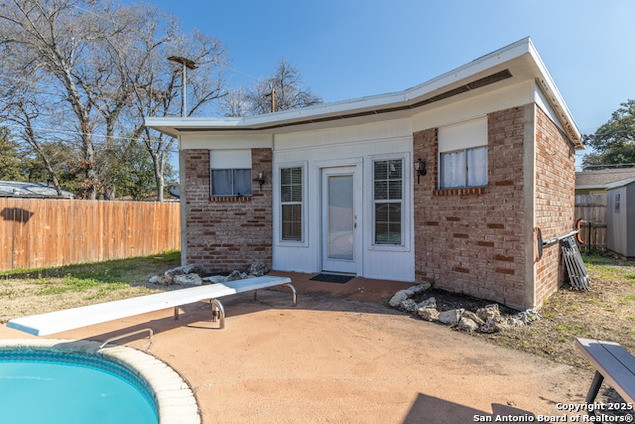 221 Cloudmont, Windcrest, TX 78239 - property for lease