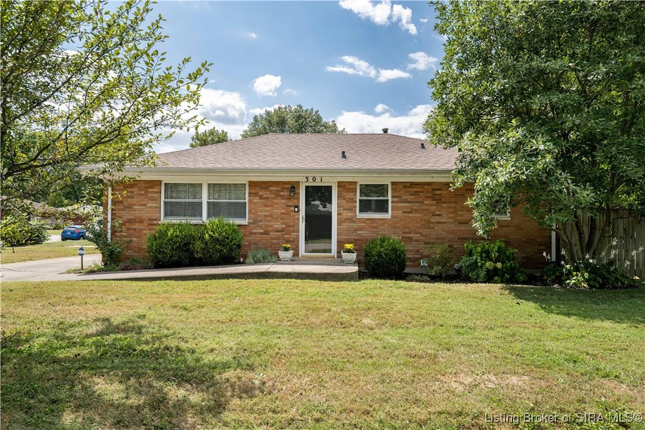 301 Hopkins Ln Jeffersonville, IN 47130 | MLS 2025010587