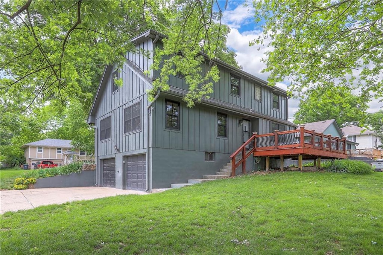 313 SW Ensley Ln Lee's Summit, MO 64081 | MLS 2578405
