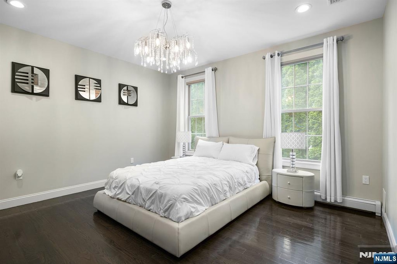 56 Lilac Lane Paramus, NJ 07652 | MLS 25035660