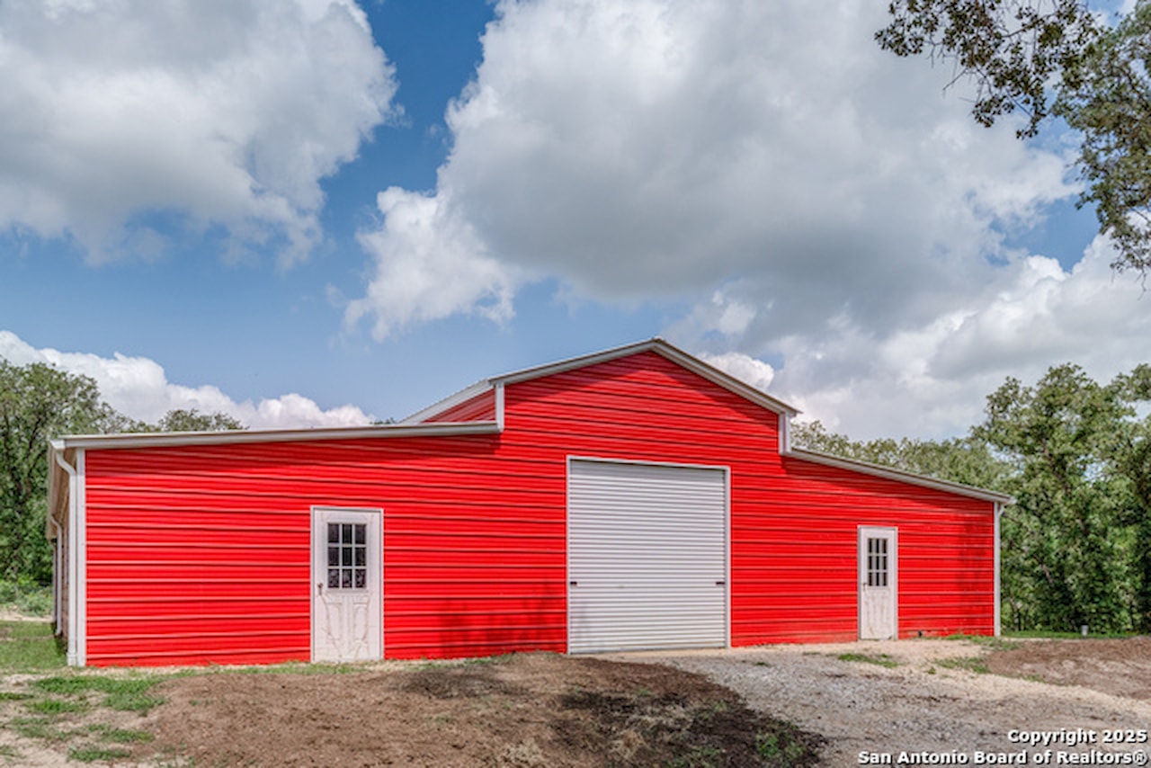 1440 Nockenut, Seguin, TX 78155 - home for sale