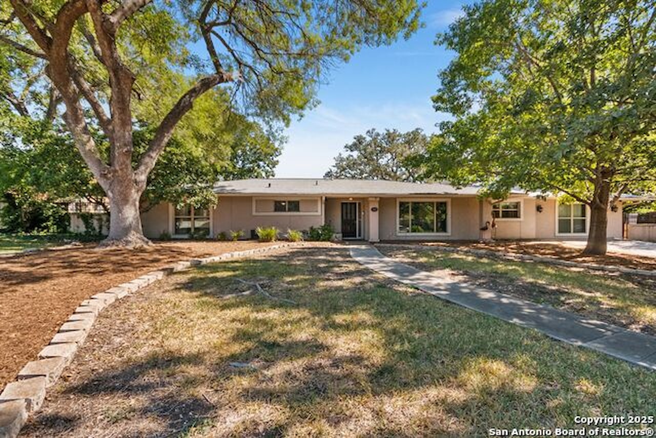 106 Briarcliff, Castle Hills, TX 78213 | KnoxRE.com