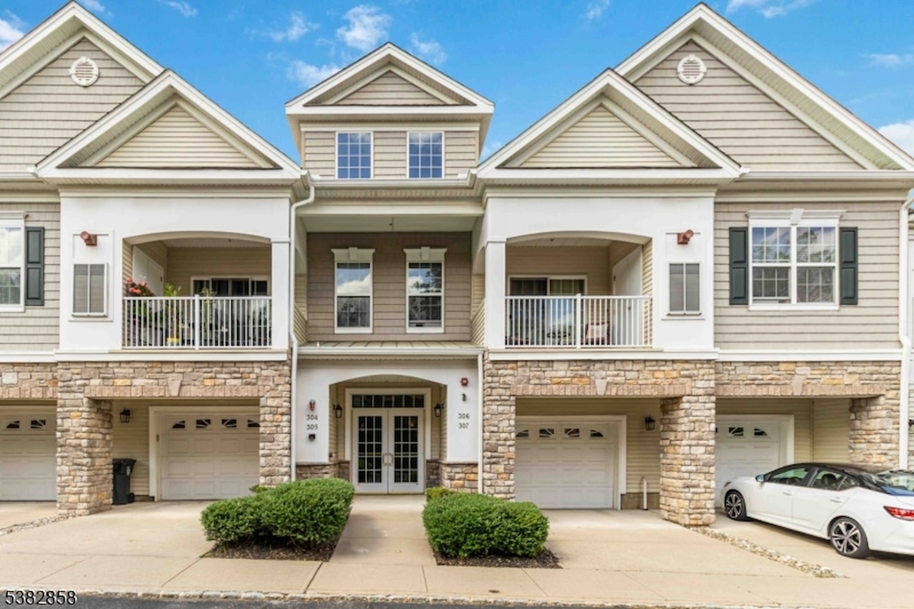306 Brook Hollow Dr Hanover Twp., NJ 07981 | The Maggee Miggins Group