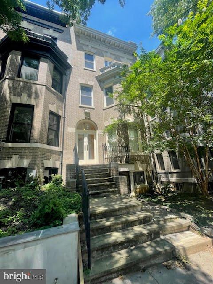 Kalorama Washington DC | 1819 Wyoming Ave NW | washingtondcrealestate.com